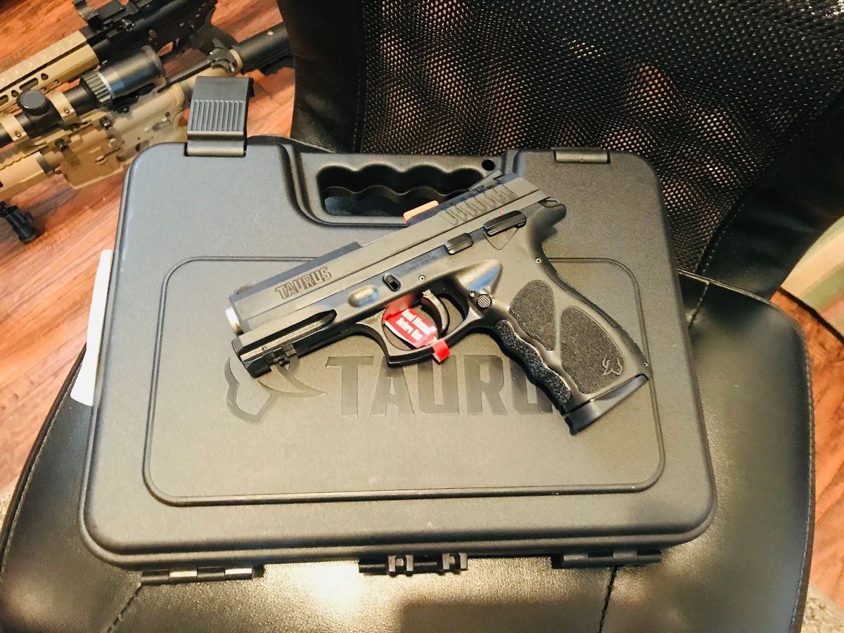 Taurus Th9 Full Size Black 4.25 Barrel 9mm Sa/Da Two 17 Round Magazines ...